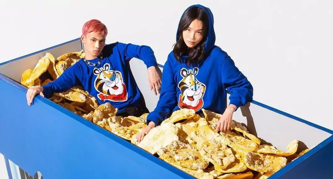 Moschino Çin Kaplan Yılı'nı Kitschy Tony The Tiger Capsule Collection ile Kutluyor