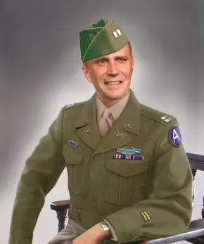 Home amb uniforme militar