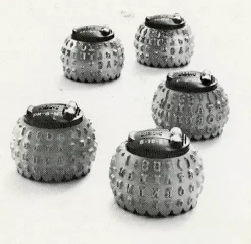 Ang IBM Selectric Composer Nakabaton og mga Bola 13820_3