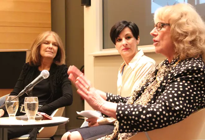 “Gloria Steinem in Conversation with Barbara Nessim” è stata ospitata in concomitanza con la mostra “Barbara Nessim: An Artful Life” fino all'11 gennaio presso la Bard Graduate Center Gallery di New York