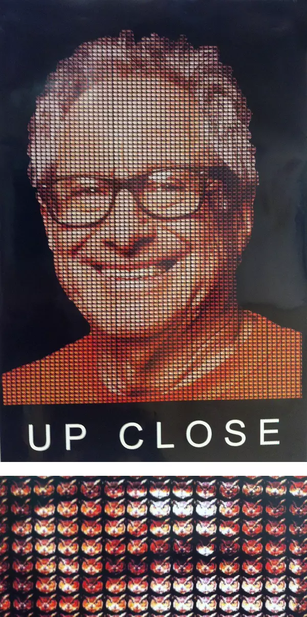 JW. Zumwinkle: "JW's Up Close je slogovno podobna risbi Chuck Close, vendar je ustvarjena z majhnimi sovami." [spodaj: razširitev razdelka]; Robbie Conal Plakat Pečenka