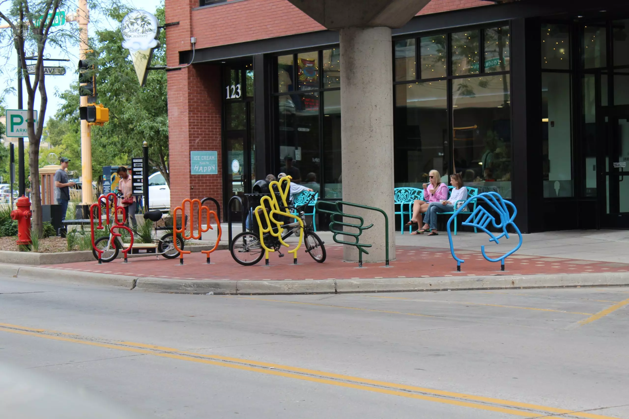 အင်္ဂါနေ့- City Bike Rack ASL ဖောင့်ကို ရိုက်ထည့်ပါ။ 3046_4