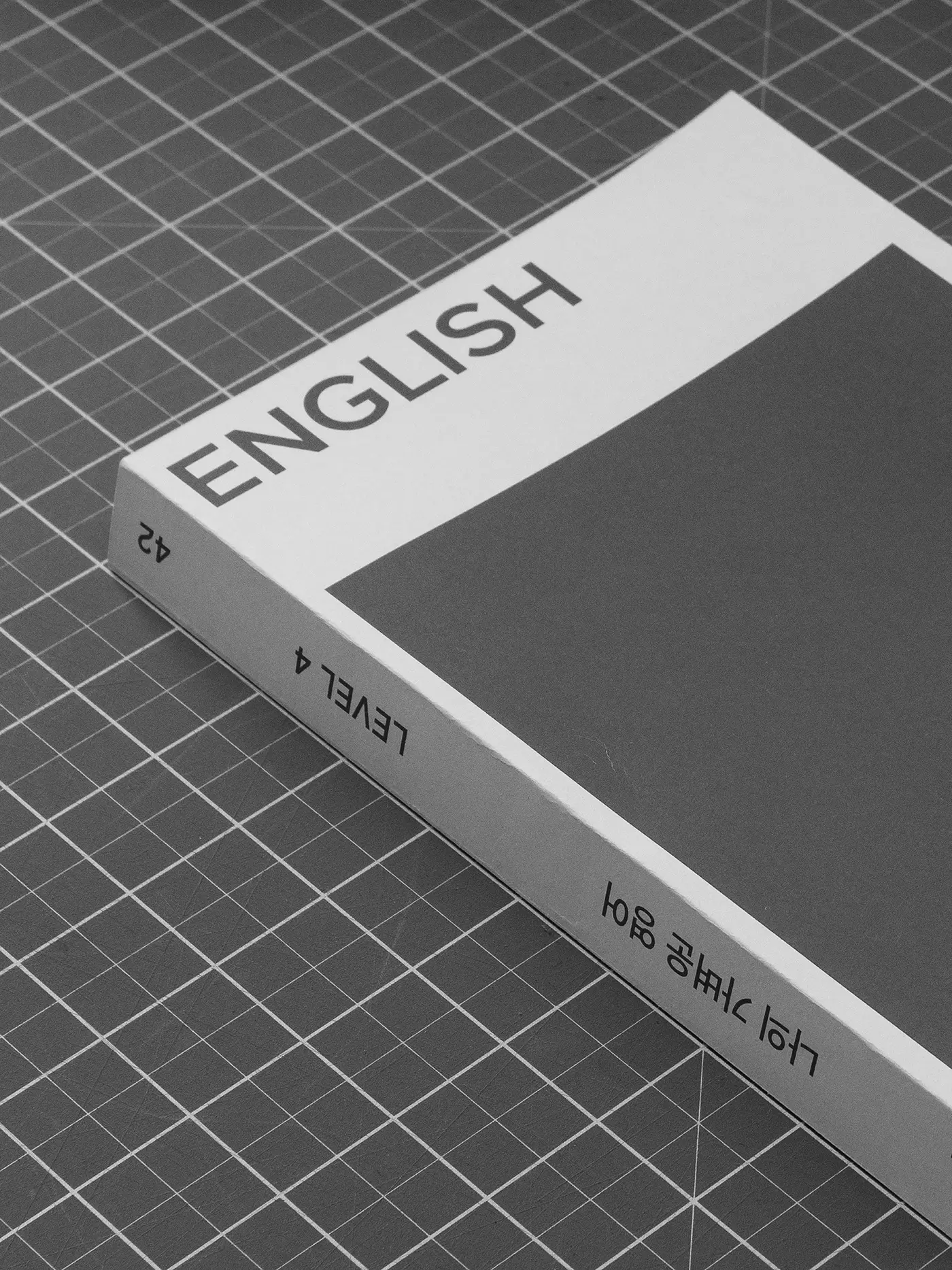 کتابهای درسی زبان MYLIGHT رنگهای زنده را به طراحی کارآمد اضافه میکنند 306_11