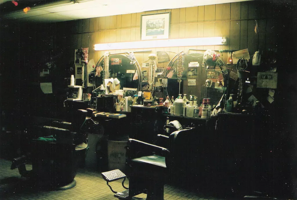 Barber shop ni Angie Garrett sa Flickr: http://bit.ly/1lKJoWp