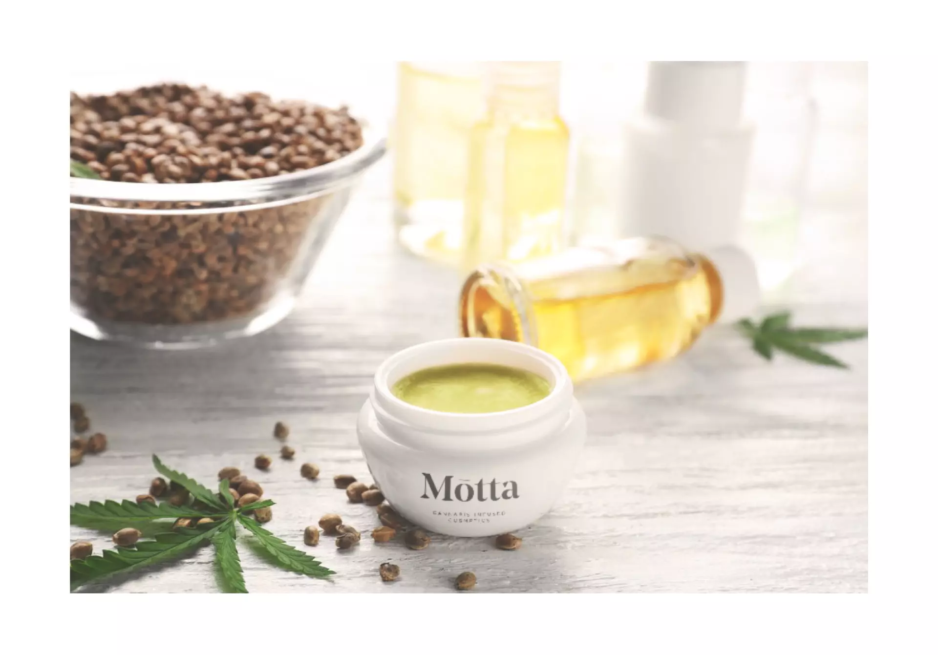 Motta este linia conceptuală de produse cosmetice de canabis cu un sistem de identitate sofisticat 3707_5