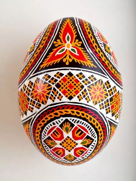 乌克兰复活节彩蛋（Pysanky）来自 Pinterest：https://www.pinterest.com/pin/537828380480931021/