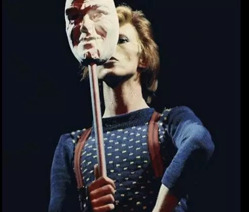 David Bowie Diseinuaren ikonoen laburpena