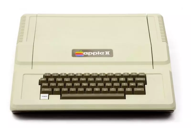 Apple II di sala 1977 de hate pêşkêş kirin.