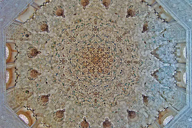 Alhambra strop Jasona Priema na Flickru: http://www.flickr.com/photos/26158205@N04/4246807938/