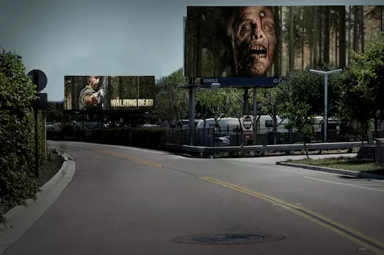 Тази реклама на билборд за The Walking Dead може да подтикне обществеността да гледа или да научи повече за шоуто онлайн. Тази рекламна кампания беше отличена в Print's Legends in Advertising Awards. Вижте още победители.