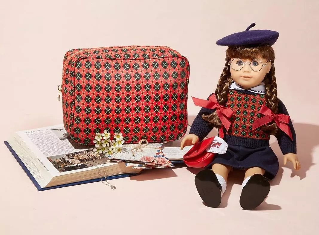 American Girl lancia una collaborazione nostalgica con Stoney Clover Lane 49586_1