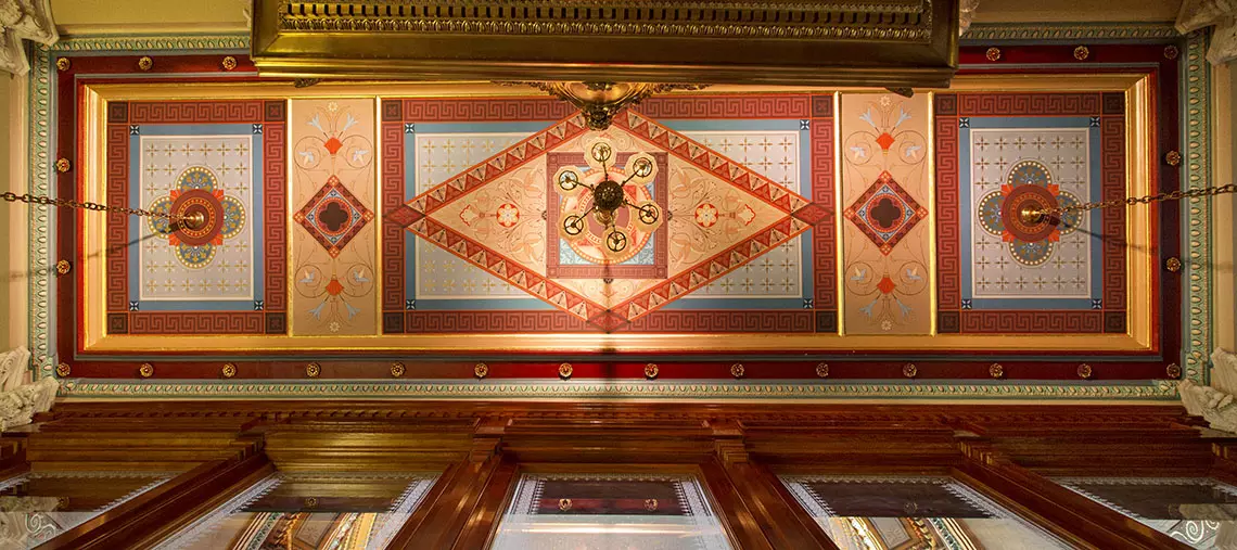 Restauro del soffitto di Weylin (ex Williamsburgh Savings Bank).