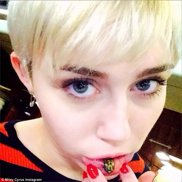 I-Emojitattoo-MileyCyrus1