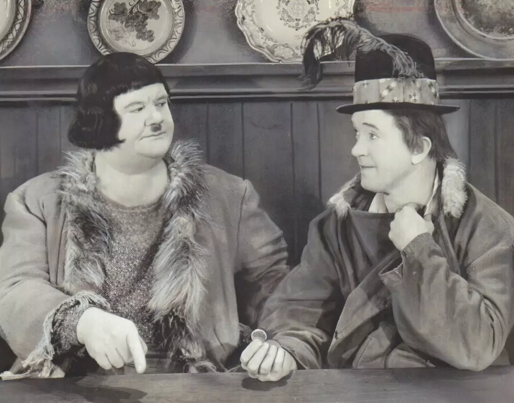 Stan Laurel ja Oliver Hardy elokuvassa The Bohemian Girl.