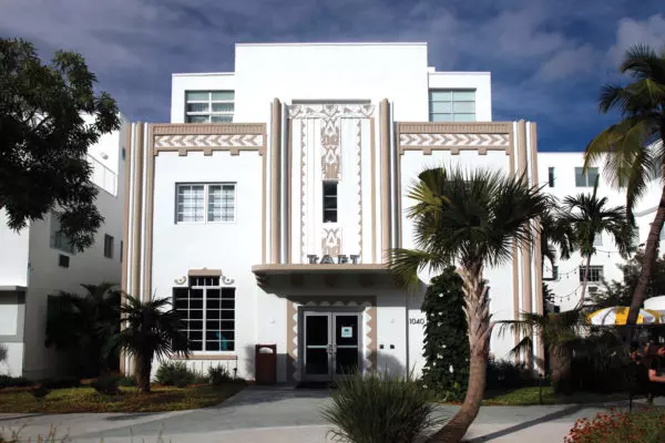 Gaya Art Moderne robah jadi Art Deco.