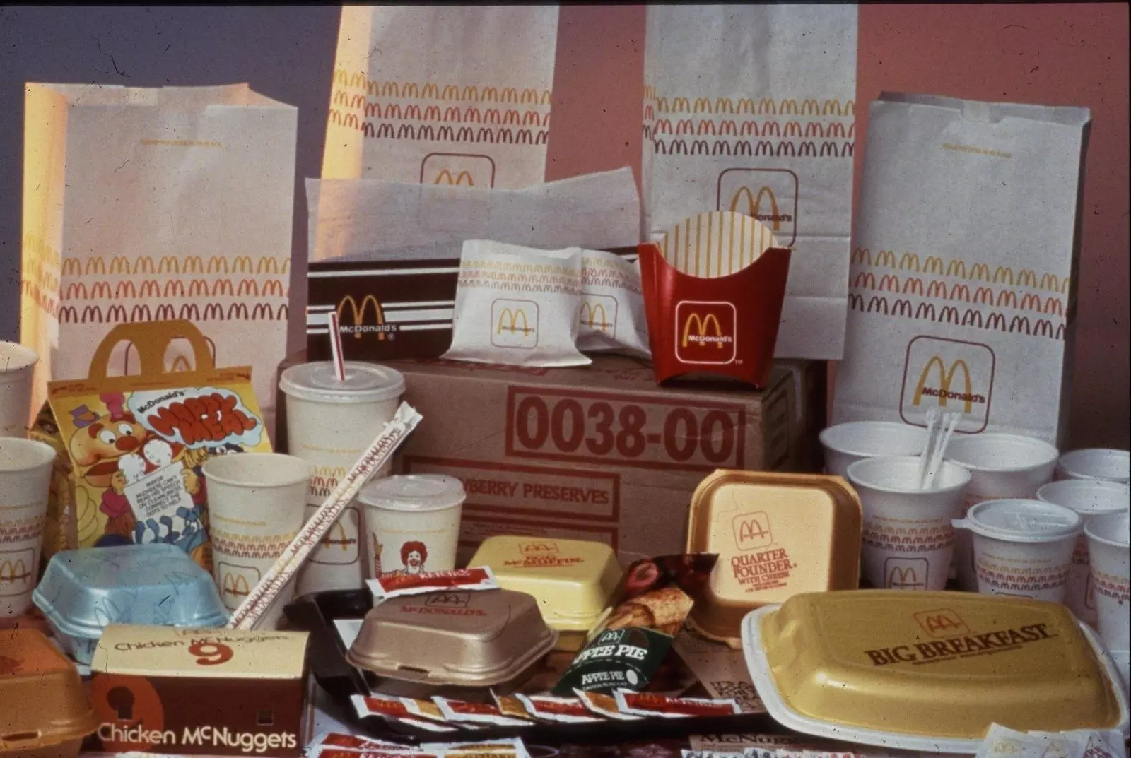 Muovin historia: Onko McDonalds syyllinen kertakäyttömuovisotkusta, jossa olemme? 714_4