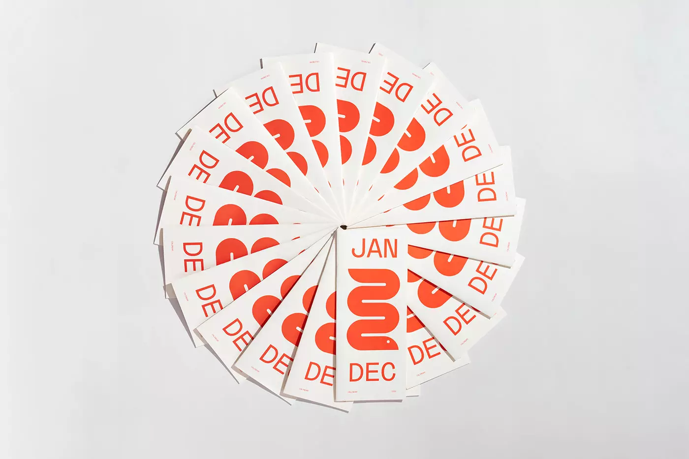 Hom Hnub Tuesday: 2022 Typographic Calendar Blends Typography thiab Time Exceptionally 857_7