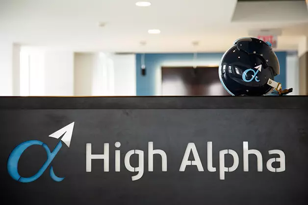Branding voor High Alpha, waar Kristian Andersen medeoprichter en partner is