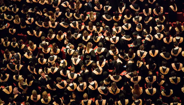 Tagħlim il-Lezzjonijiet Ħażin: Edukazzjoni tad-Disinn fl-Era tat-Tfixkil